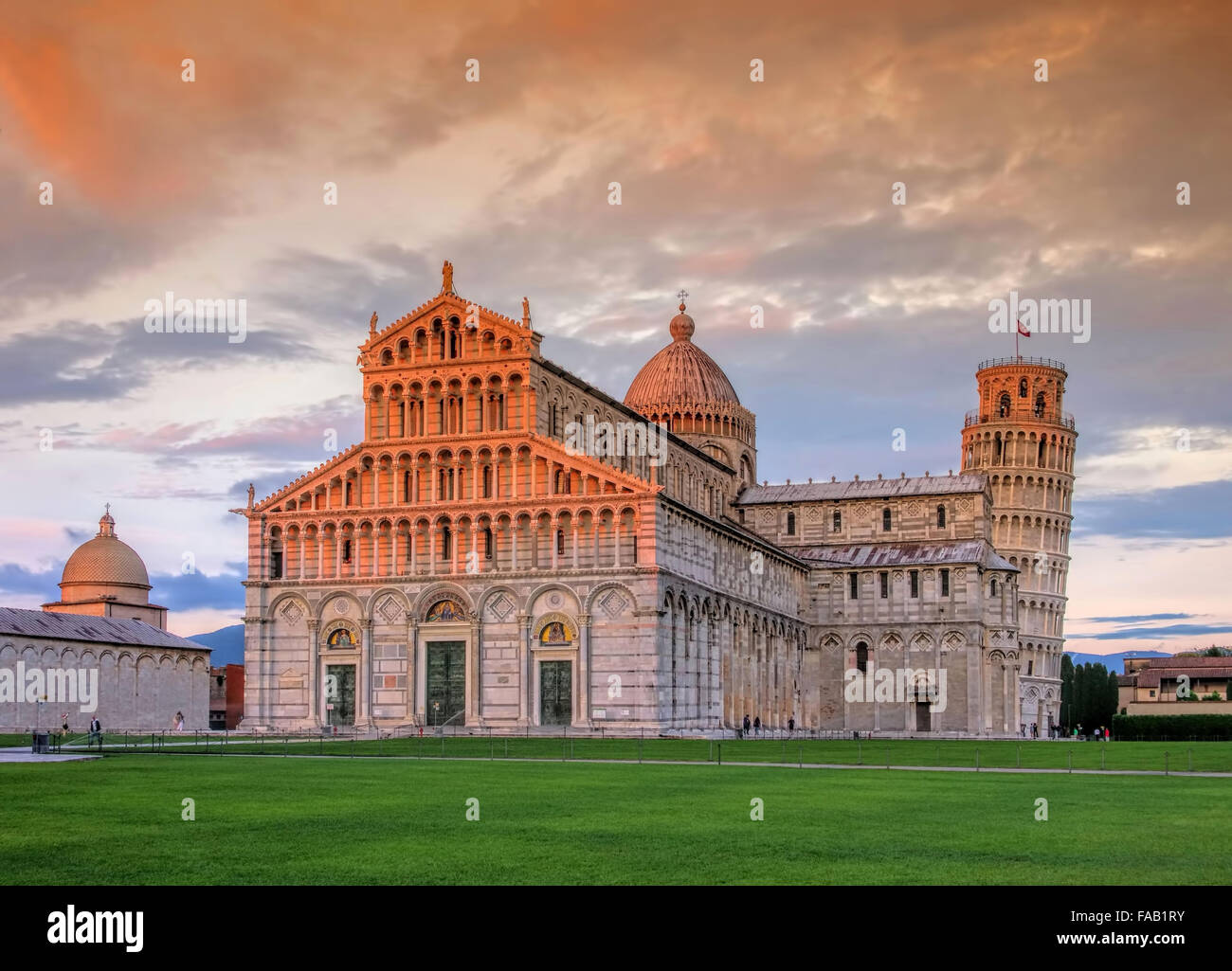 Pisa italien kirche hi-res stock photography and images - Alamy