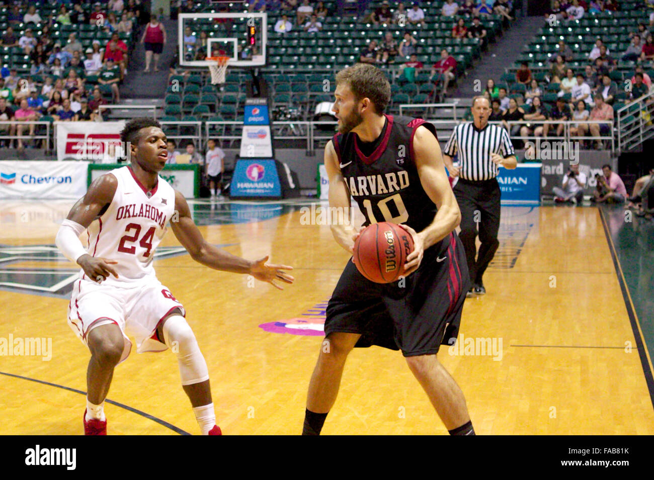 December 25, 2015 - Harvard Crimson guard Patrick Steeves (10) looks to ...
