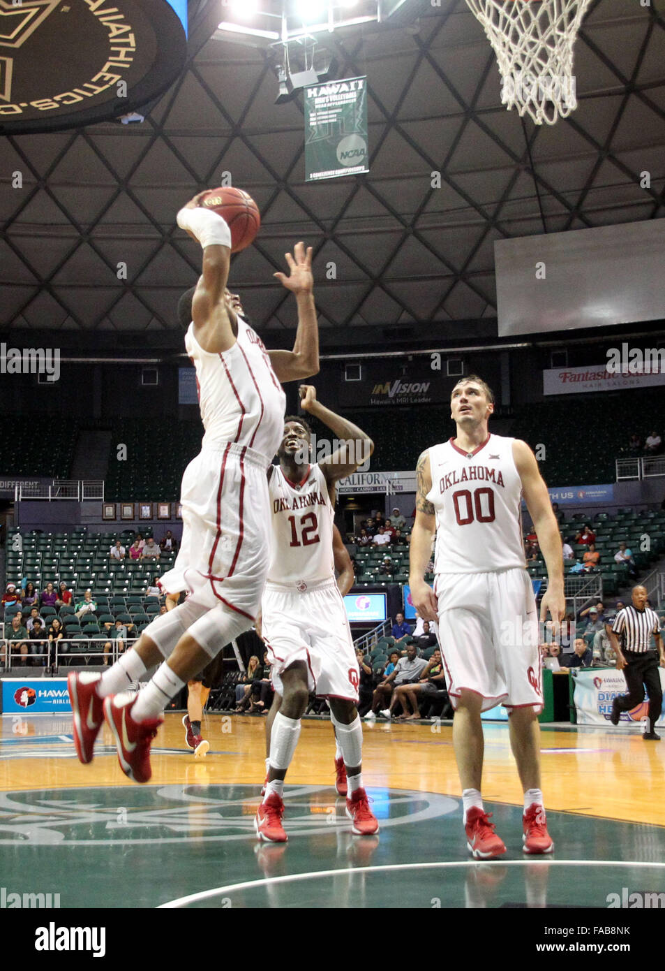Honolulu, HI, USA. 25th Dec, 2015. Oklahoma Sooners forward Khadeem ...