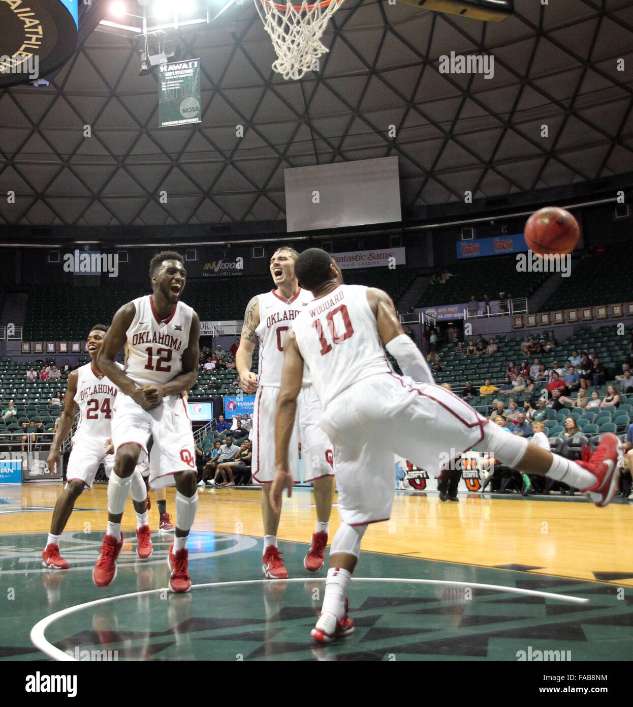 Honolulu, HI, USA. 25th Dec, 2015. Oklahoma Sooners forward Khadeem ...