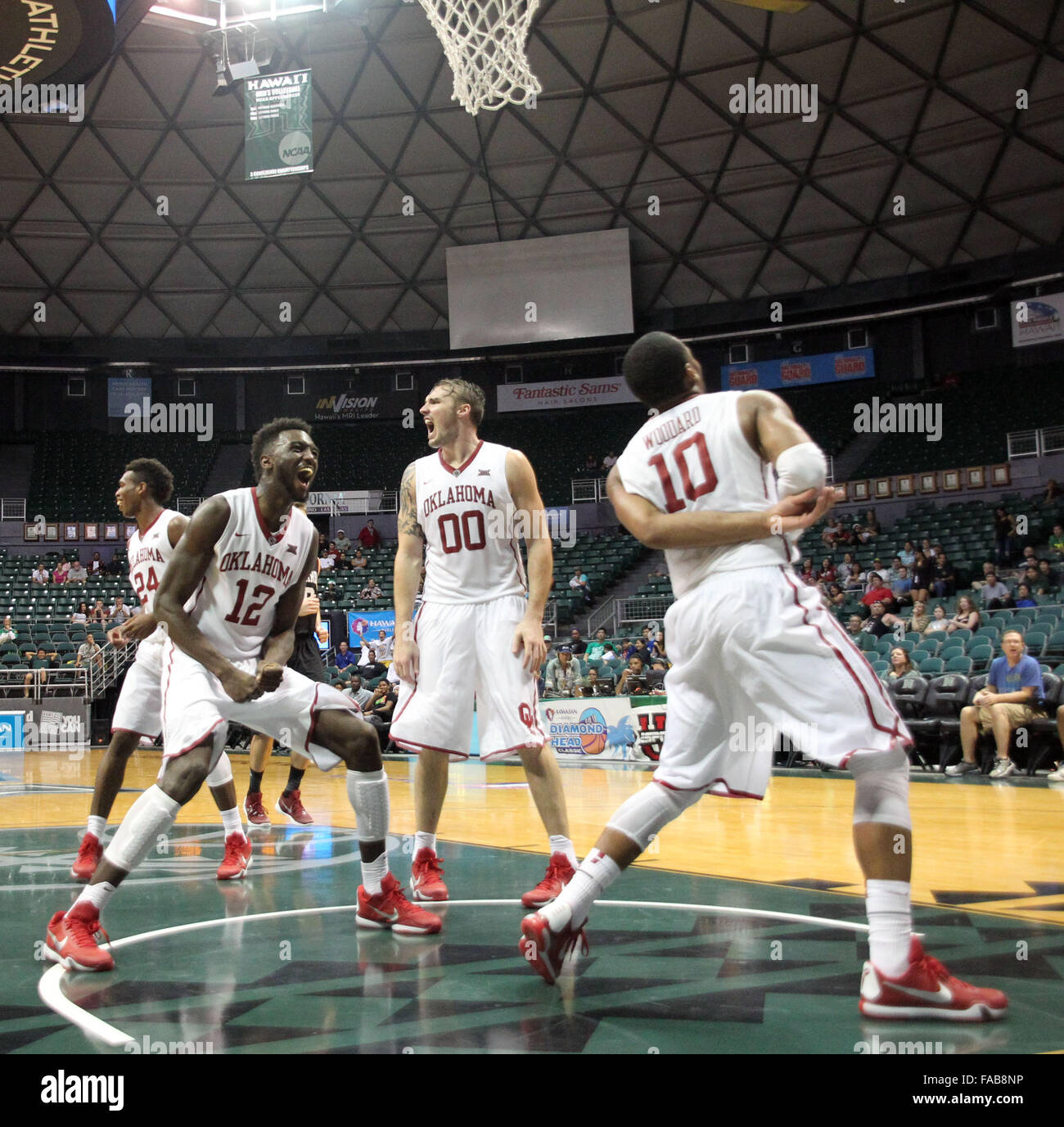 Honolulu, HI, USA. 25th Dec, 2015. Oklahoma Sooners forward Khadeem ...