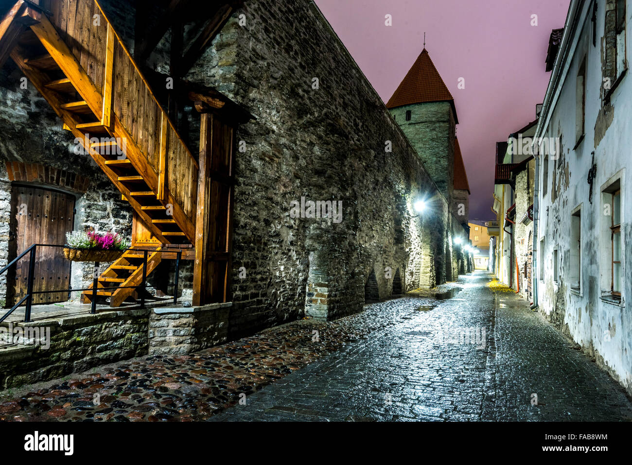 Old streets tallinn hi-res stock photography and images - Alamy