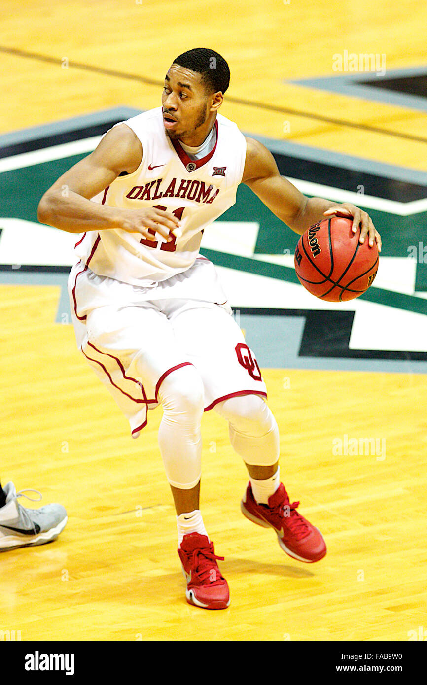 Honolulu, Hawaii, USA. 25th December, 2015. Oklahoma Sooners guard ...