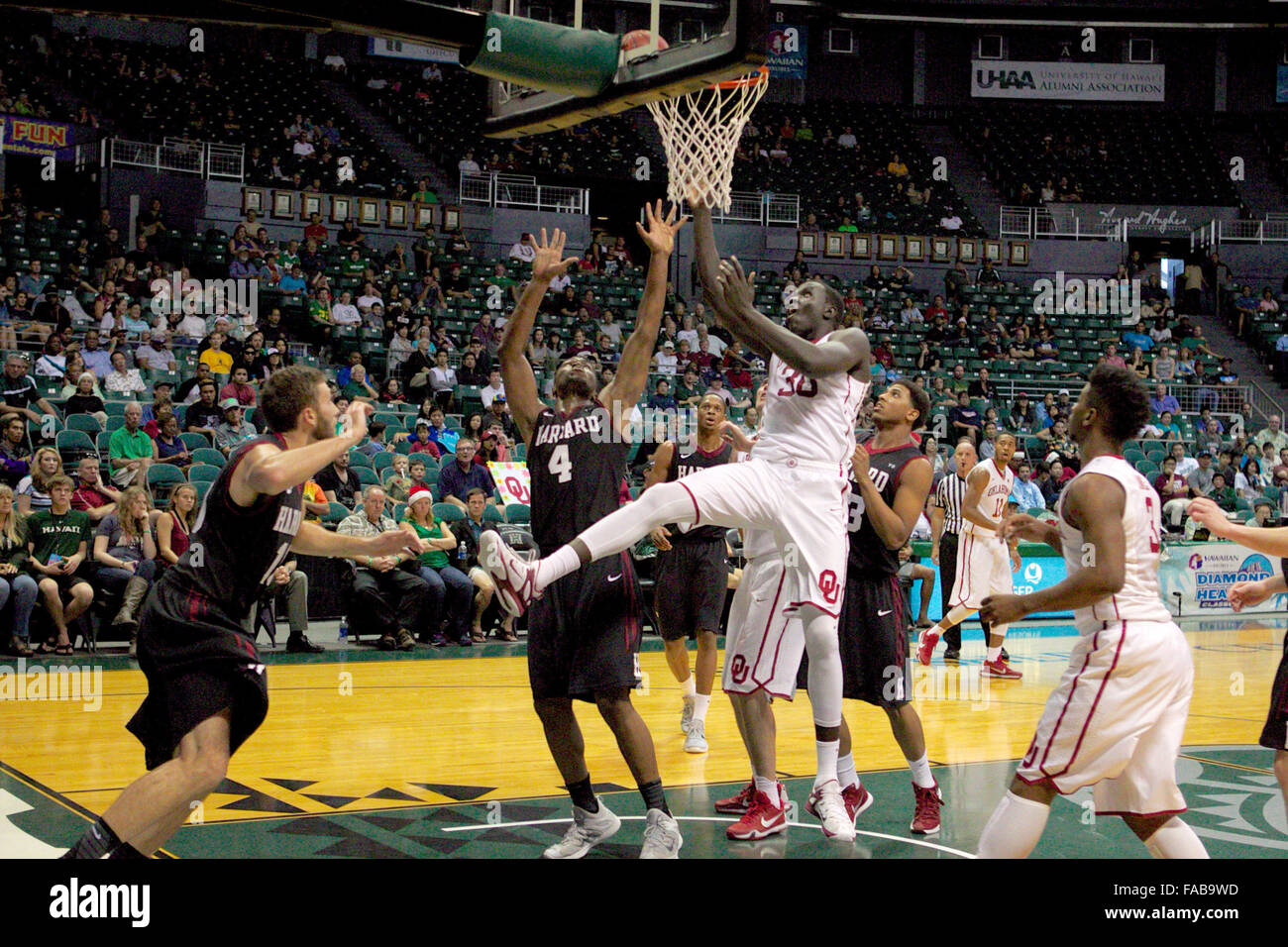 Honolulu, Hawaii, USA. 25th December, 2015. Oklahoma Sooners center ...