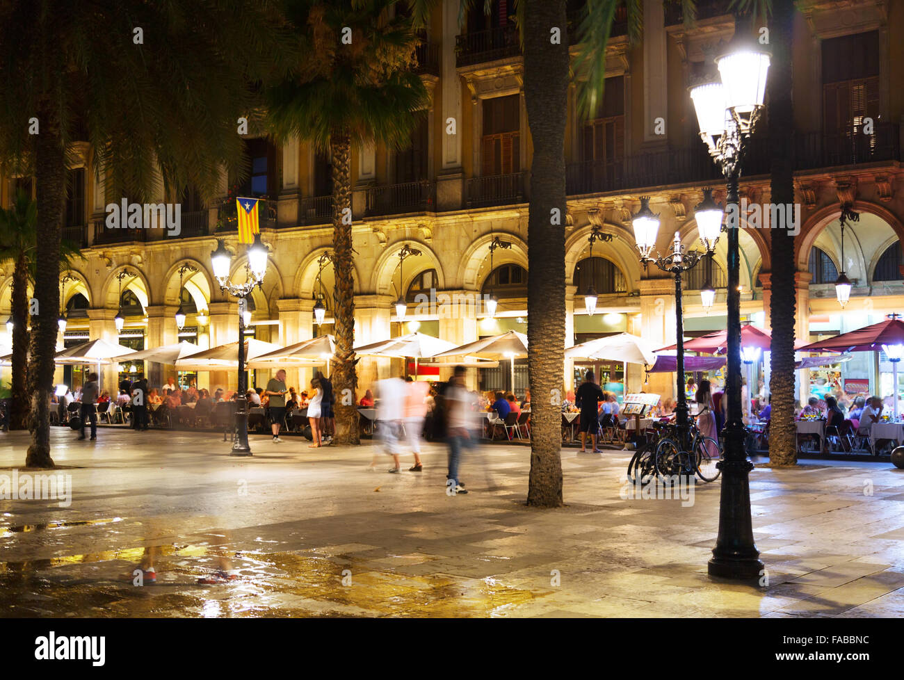 restaurants at Placa Reial in night. Barcelona Stock Photo - Alamy