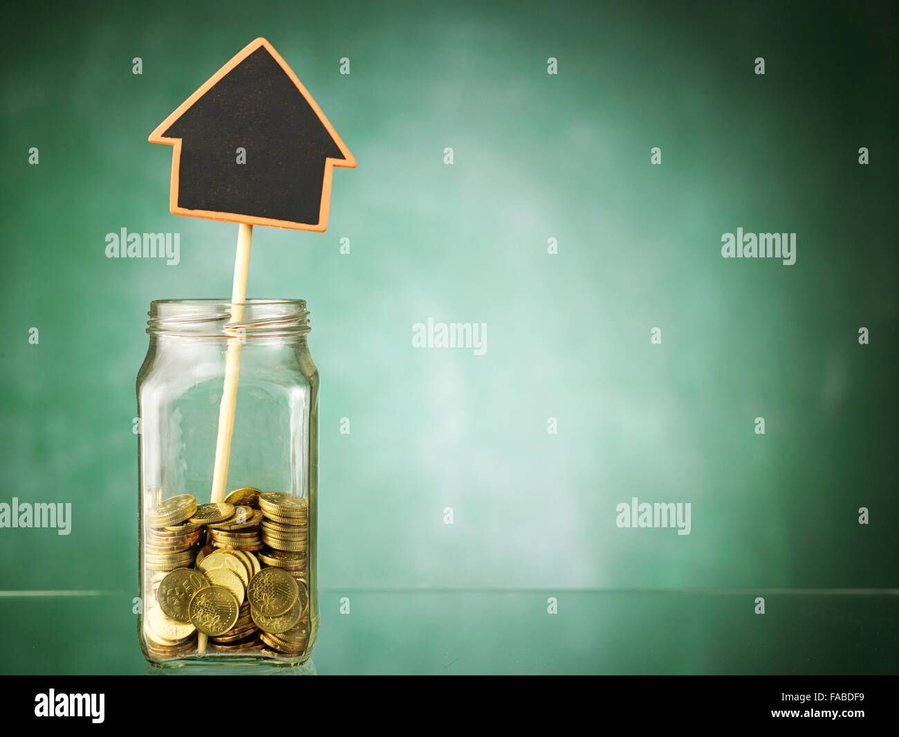 Penny shaped hi-res stock photography and images - Alamy