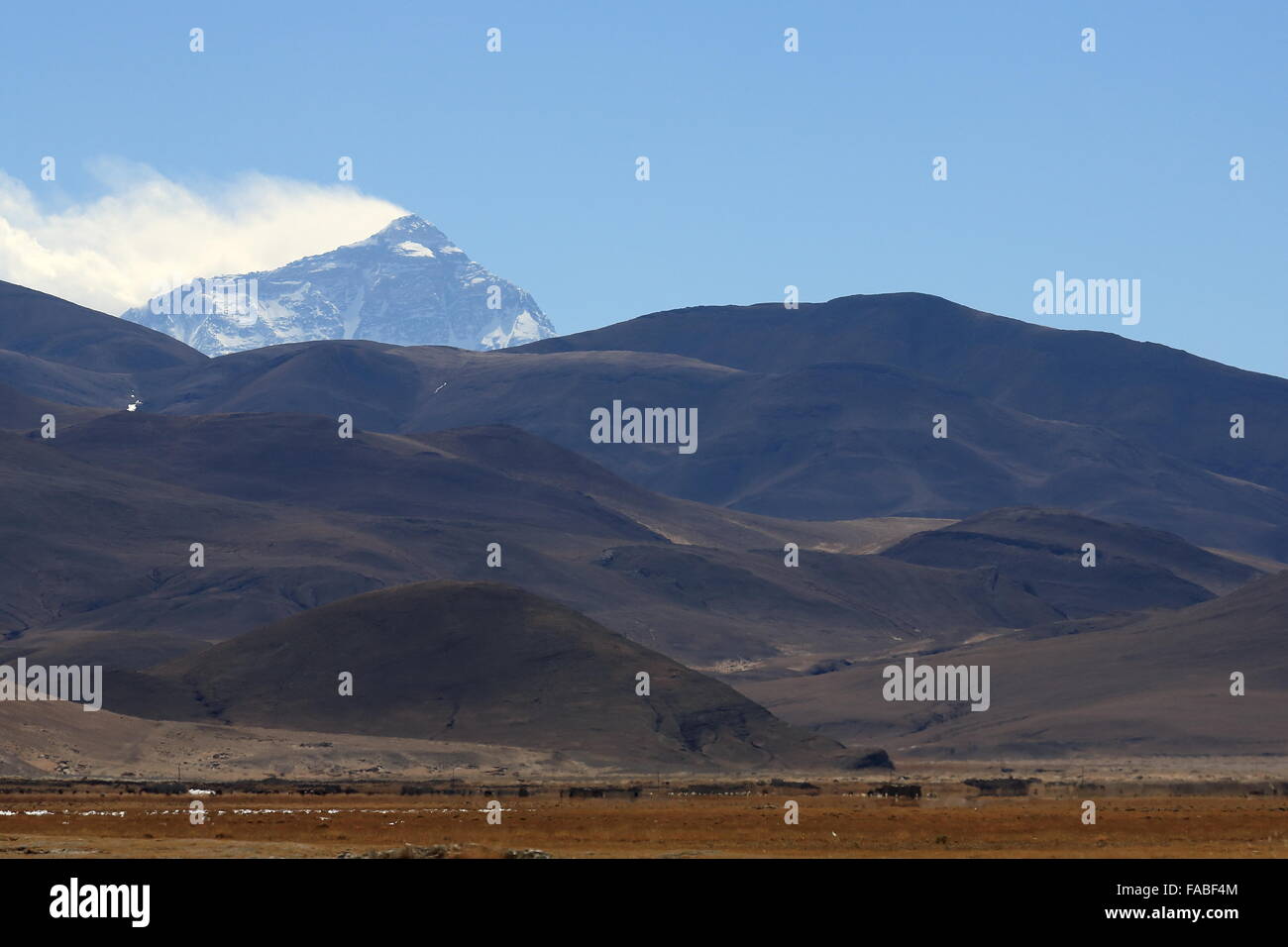 Qomolangma national nature preserve hi-res stock photography and images ...