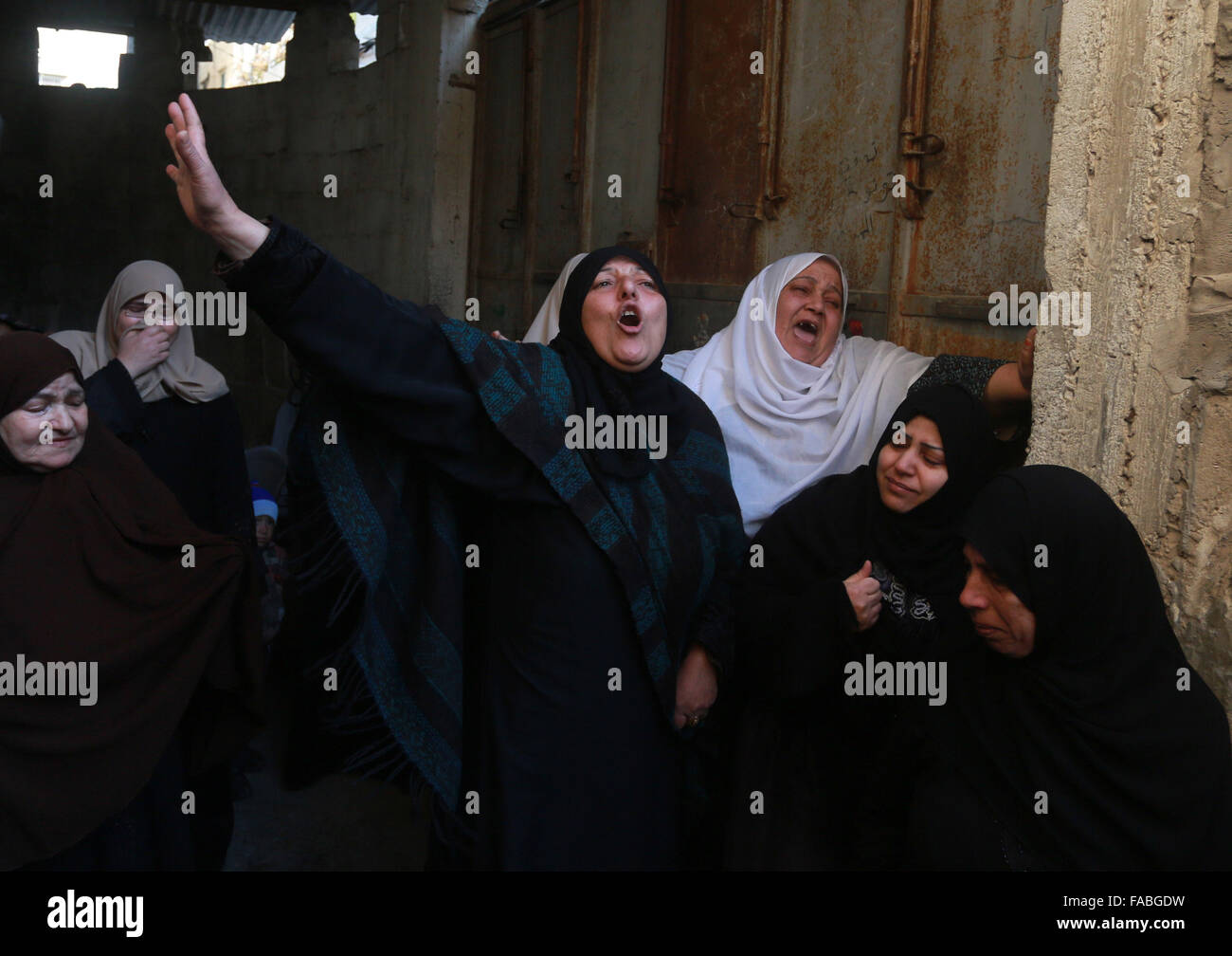 Gaza City, Gaza Strip, Palestinian Territory. 26th Dec, 2015. Relatives ...