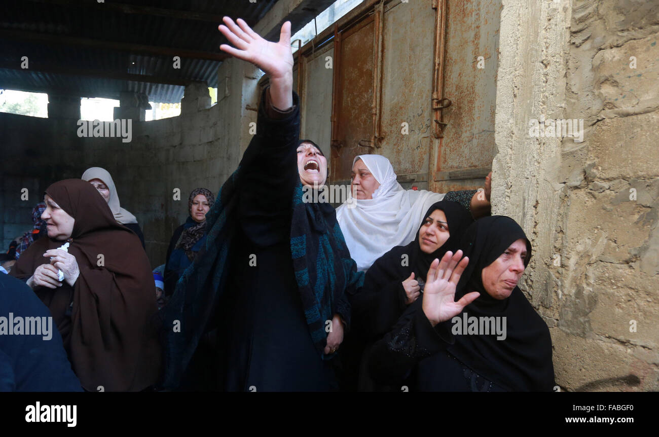 Gaza City, Gaza Strip, Palestinian Territory. 26th Dec, 2015. Relatives ...