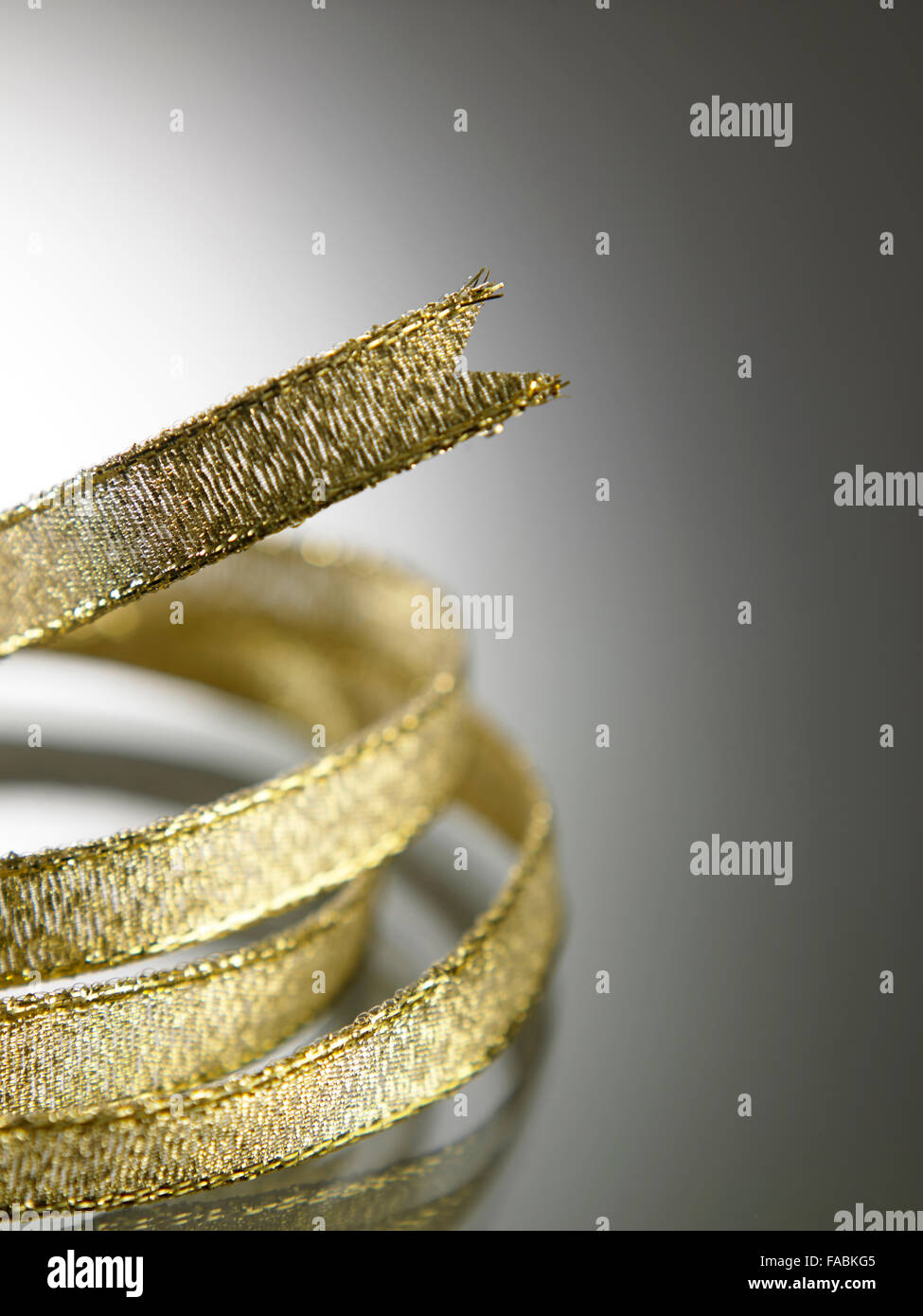 Gold satin ribbon texture hi-res stock photography and images - Alamy
