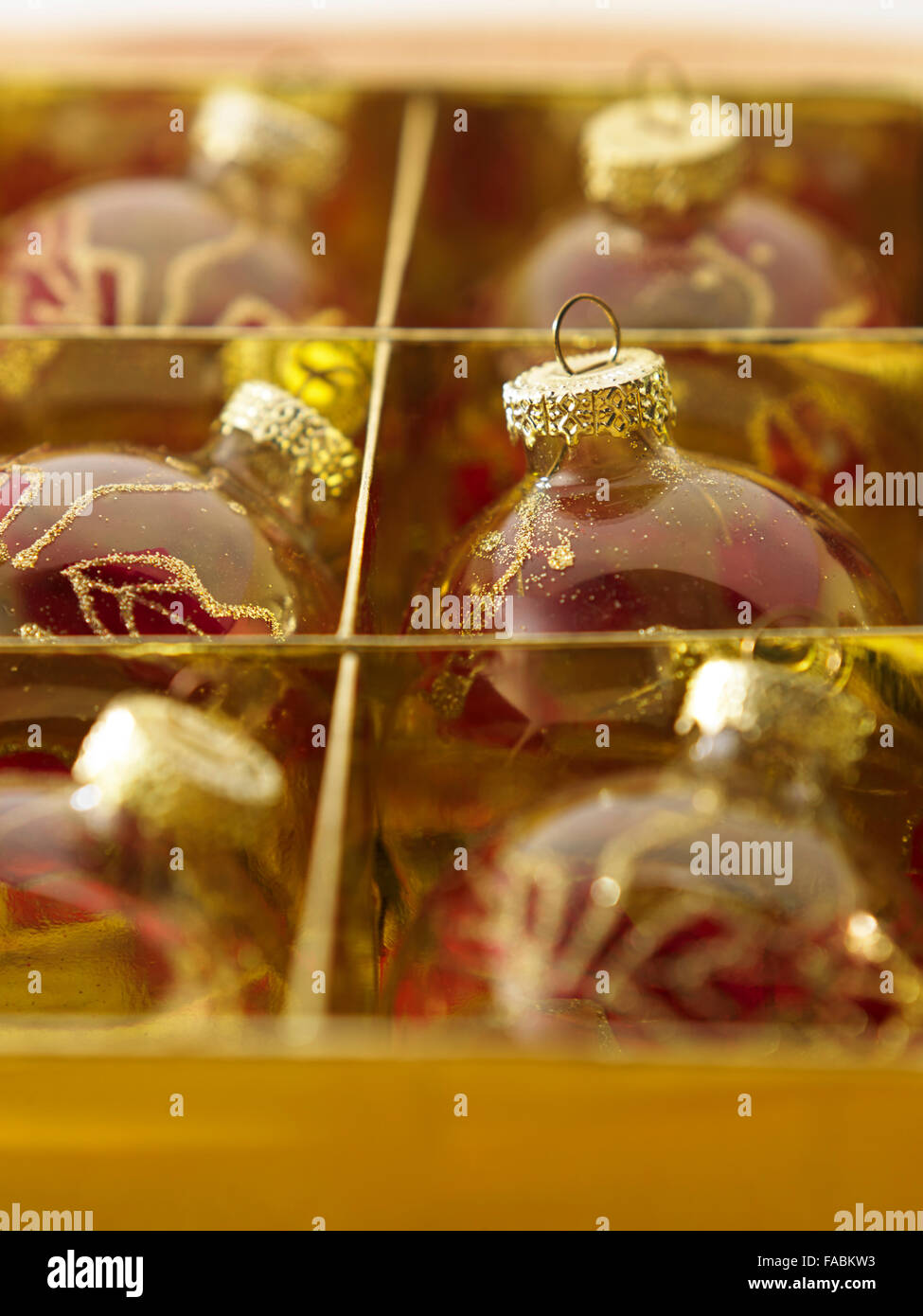 Ball in a box hi-res stock photography and images - Alamy