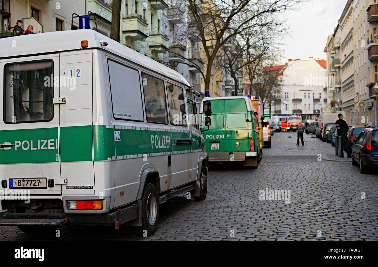 Men stab wound hi-res stock photography and images - Alamy