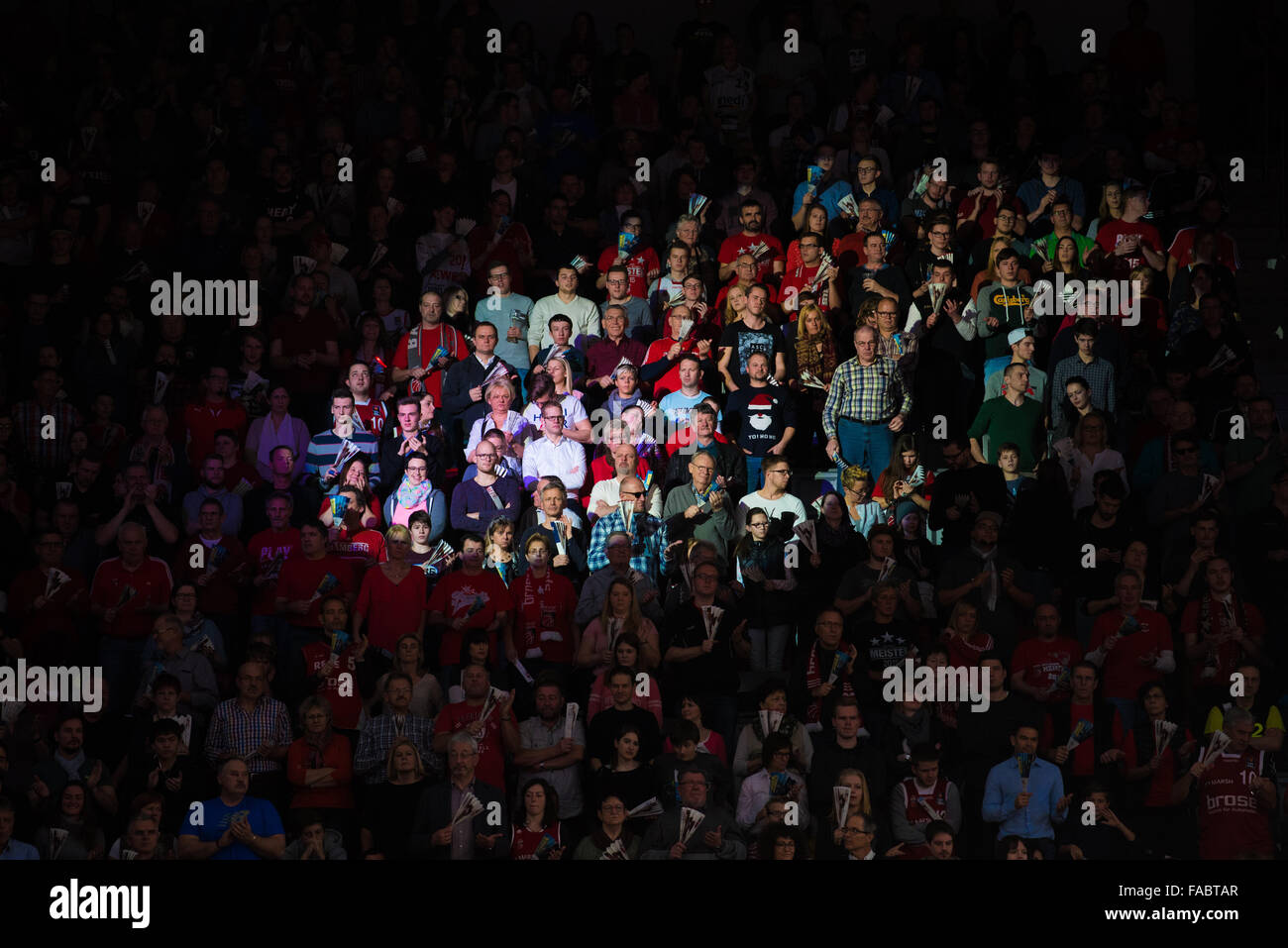 Basketball fans in the stands hi-res stock photography and images - Alamy