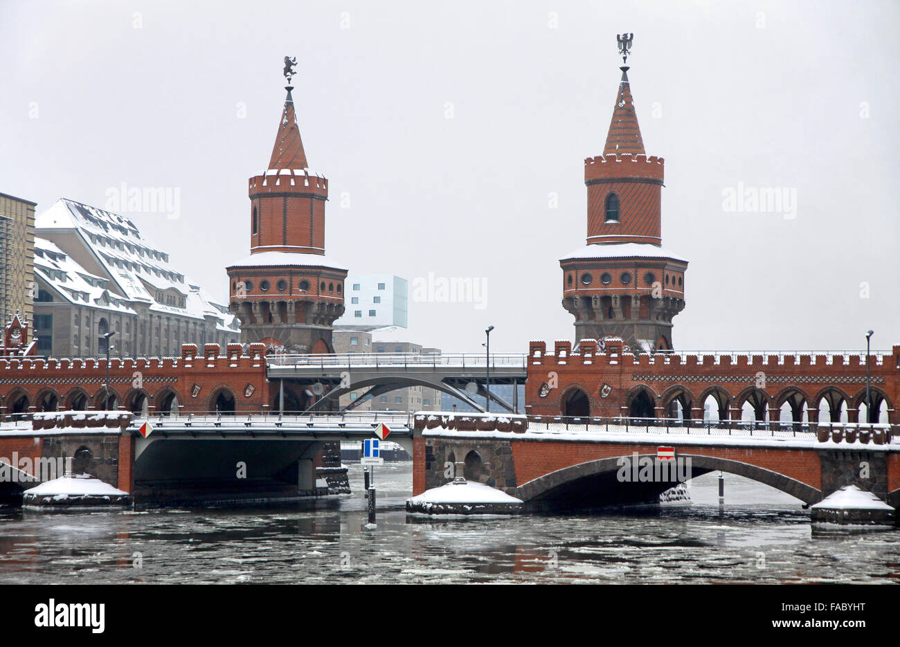 Cityscape oberbaum bridge hi-res stock photography and images - Alamy