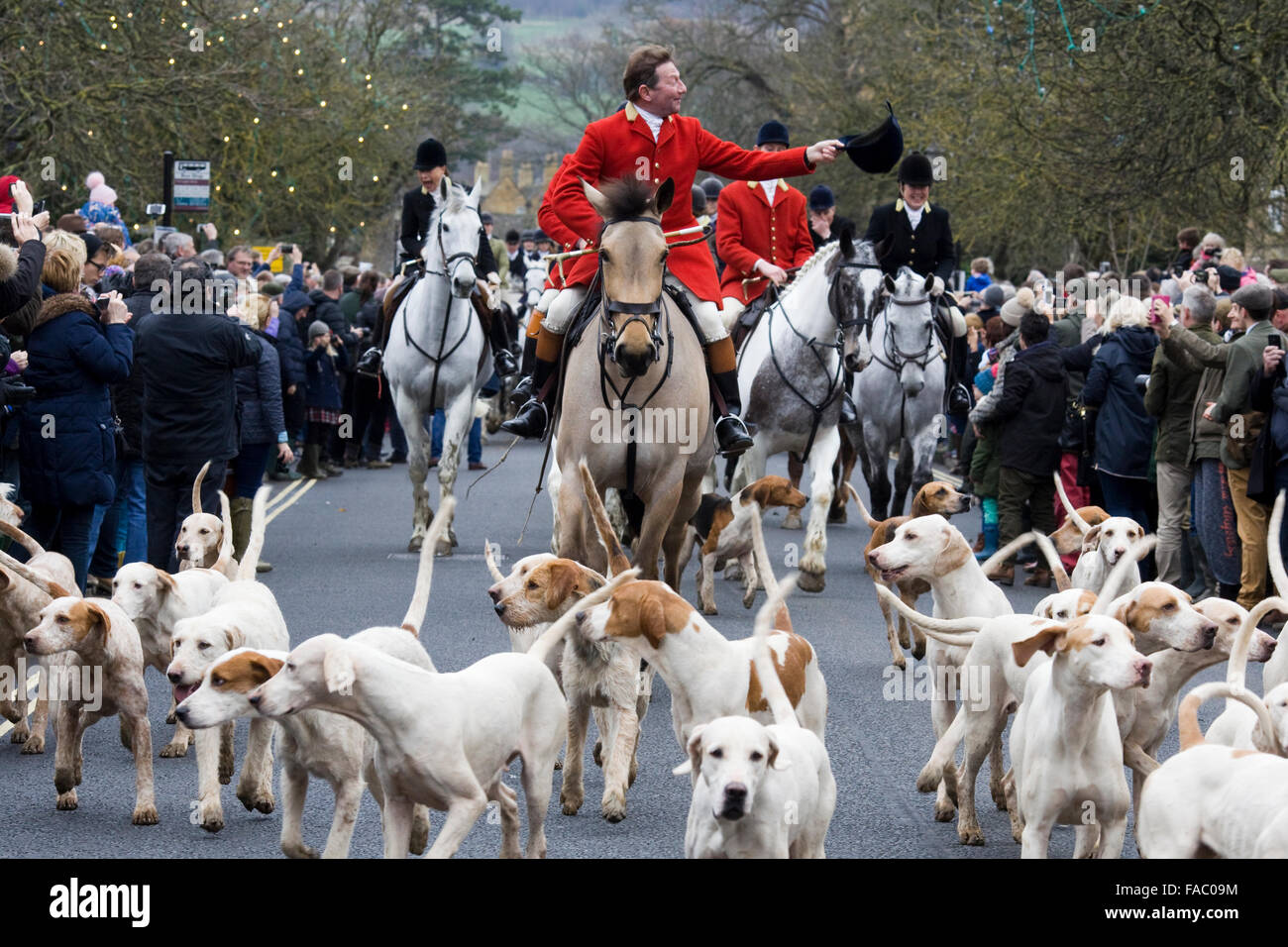 Huntsmen and Hounds north cotswolds hunt boxing day Stock Photo - Alamy