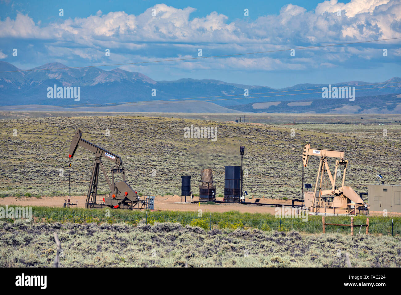 Remote oil well site hi-res stock photography and images - Alamy