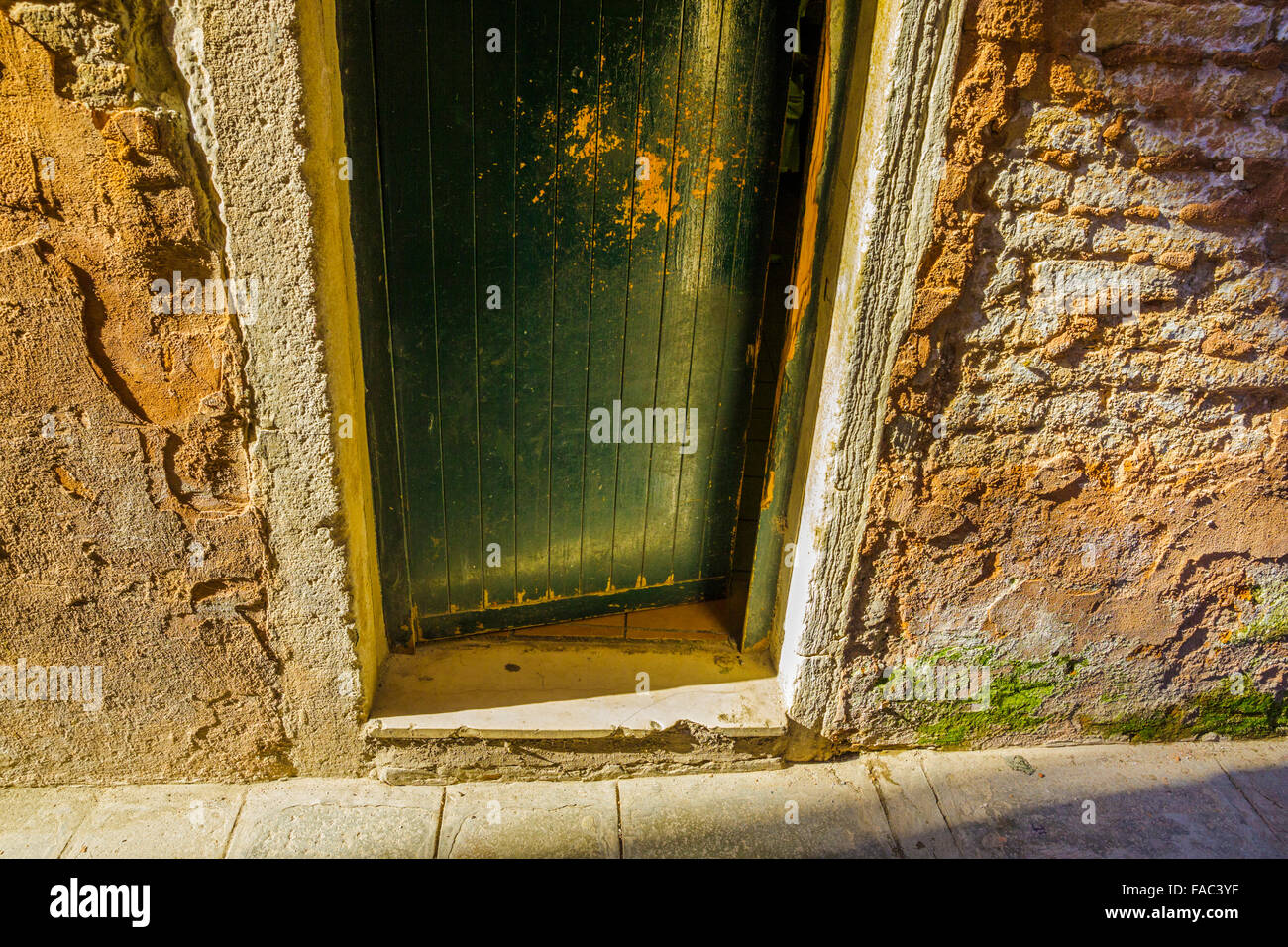 Ally way hi-res stock photography and images - Alamy