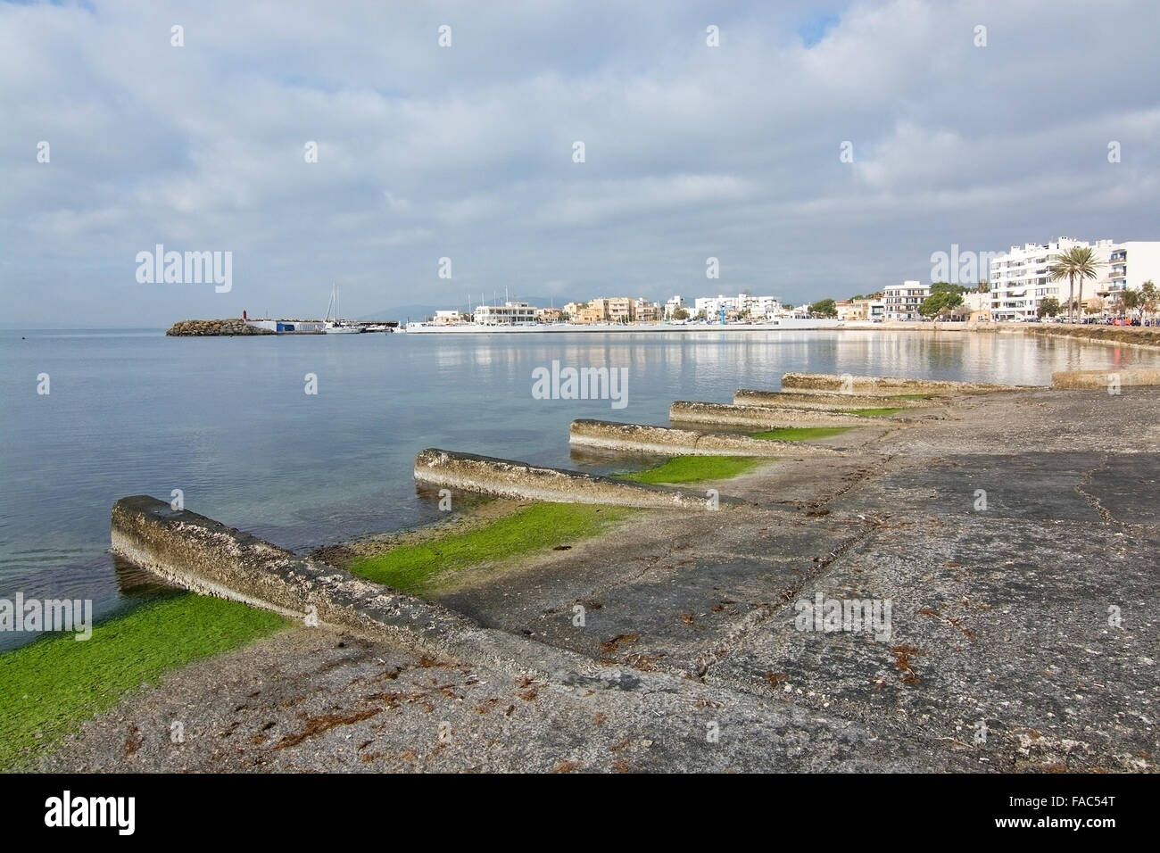 Boat launching ramp and Mediterranean ocean with horizon in Mallorca ...
