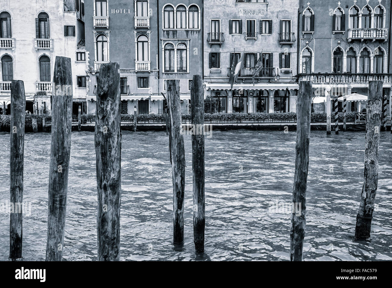 Pilings in venice canal hi-res stock photography and images - Alamy