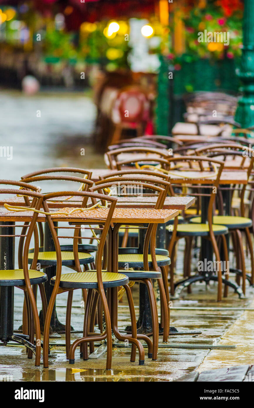 outdoor restaurant tables on the Grand Canal in the rain, Venice Stock ...