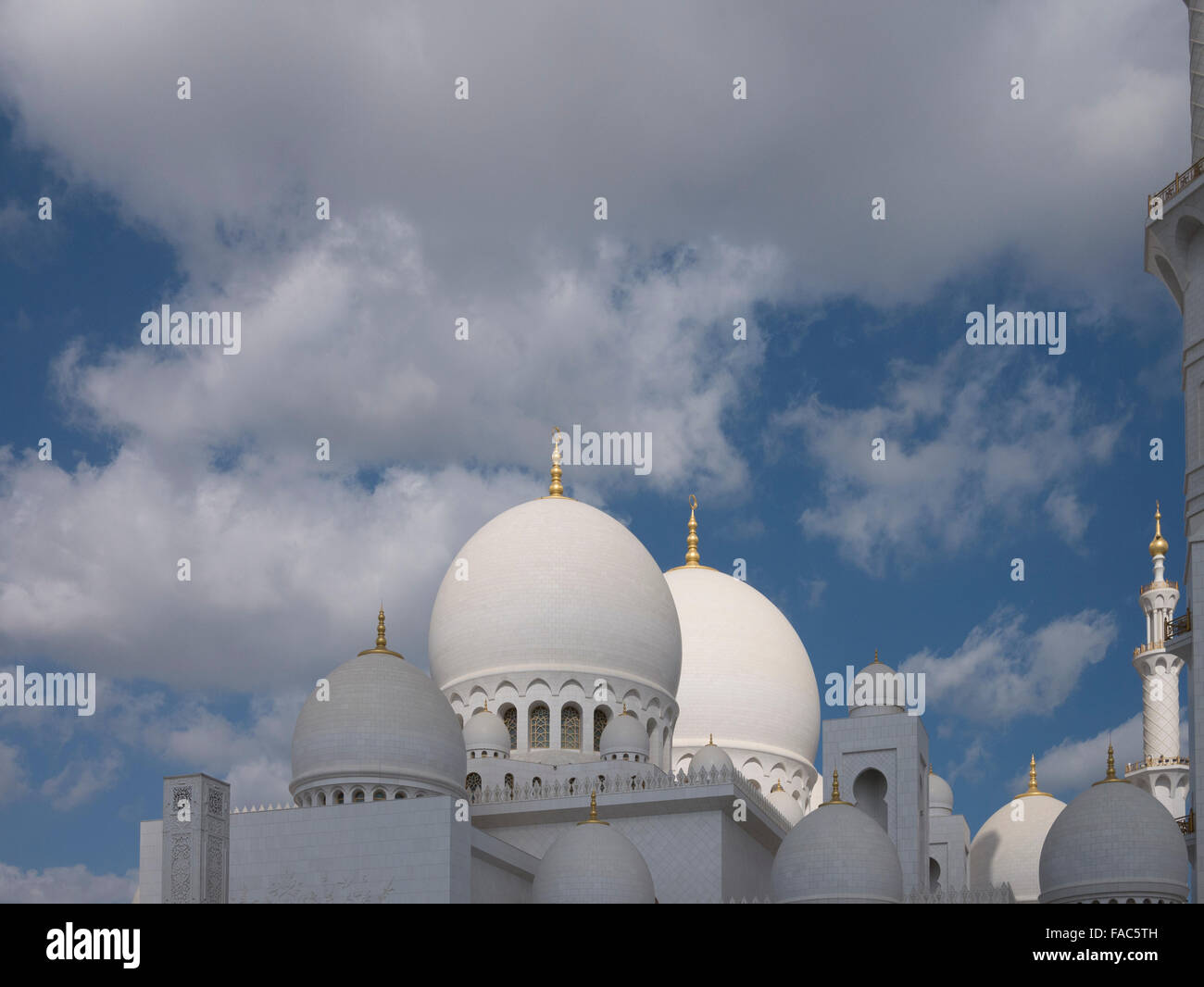 Cultural diversity in uae hi-res stock photography and images - Alamy