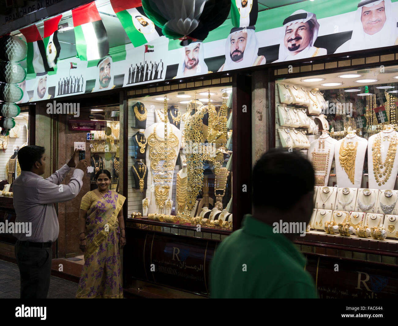Tourists and residents window shopping at Dubai Gold Souk (Market ...