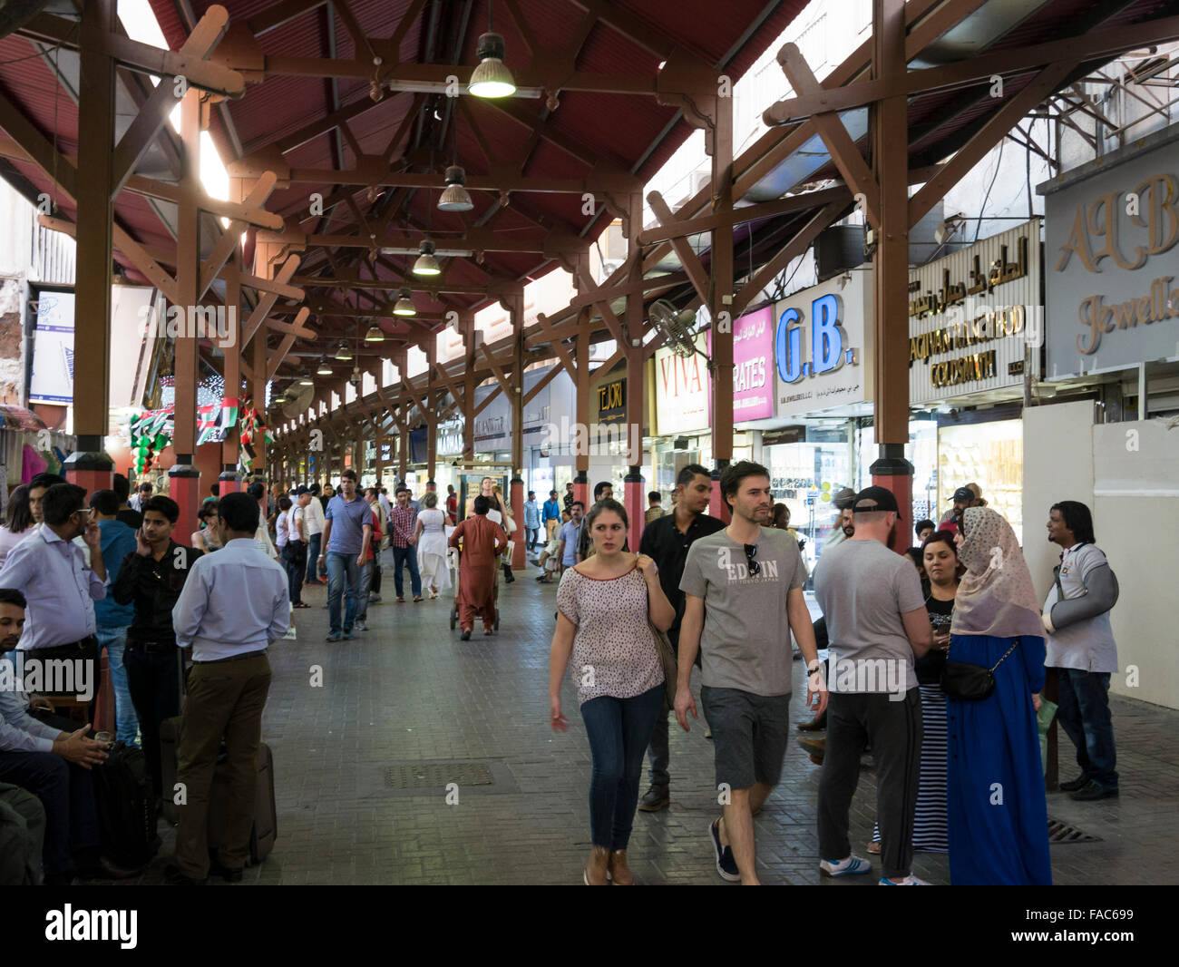 Tourists and residents window shopping at Dubai Gold Souk (Market ...