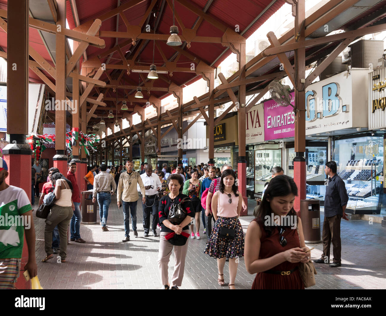 Tourists and residents window shopping at Dubai Gold Souk (Market ...