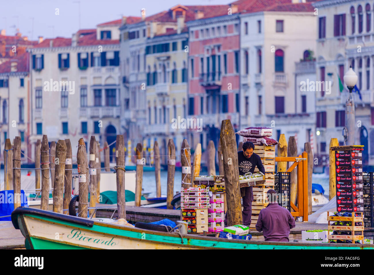 unloading supplies for Rialto Fish Market at docks on Grand Canal ...