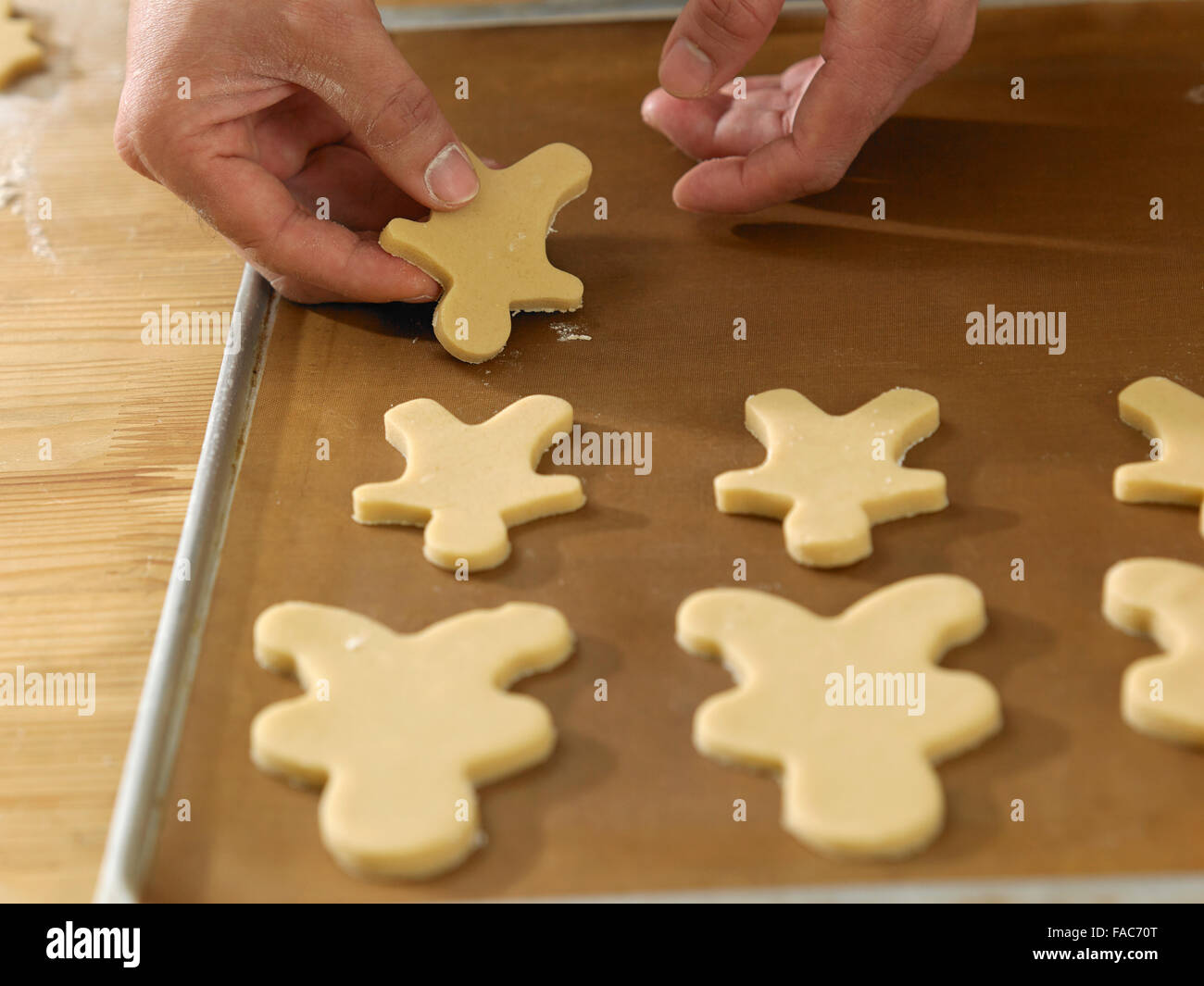 Uncook Plain gingerbread man on the tray Stock Photo - Alamy