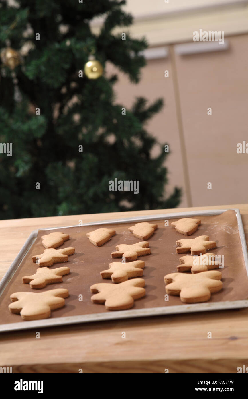 Plain gingerbread man on the tray Stock Photo - Alamy