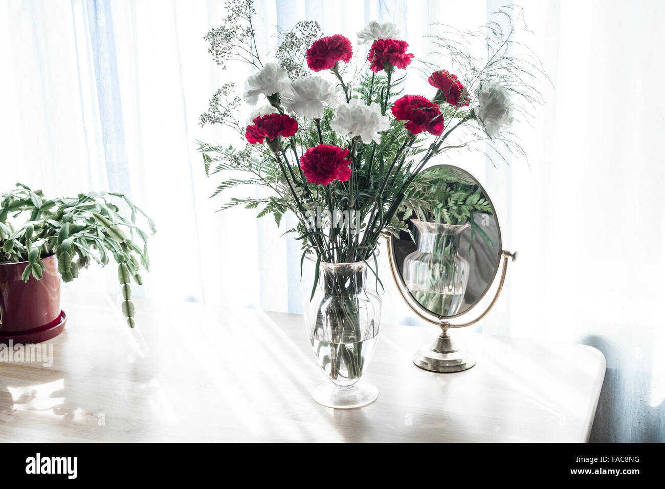 Vase with dozen flowers hi-res stock photography and images - Alamy