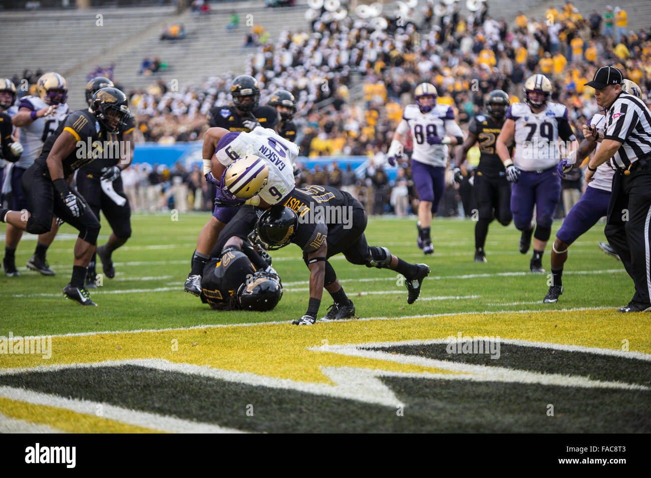 Dallas, Texas, USA. 26th Dec, 2015. Myles Gaskin (9) of the Washington ...