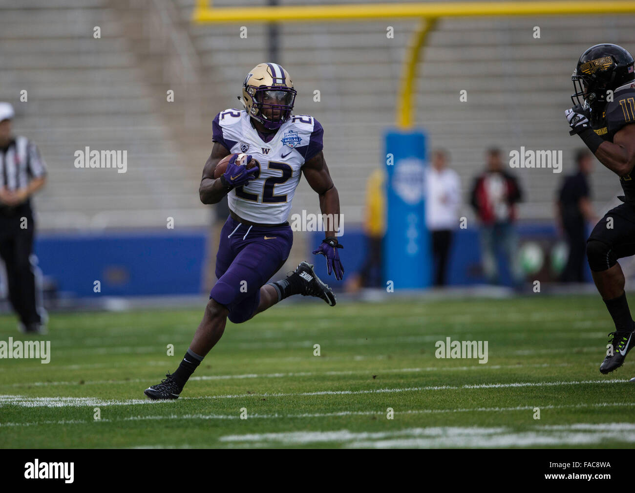 Dallas, Texas, USA. 26th Dec, 2015. Lavon Coleman (22) of the ...