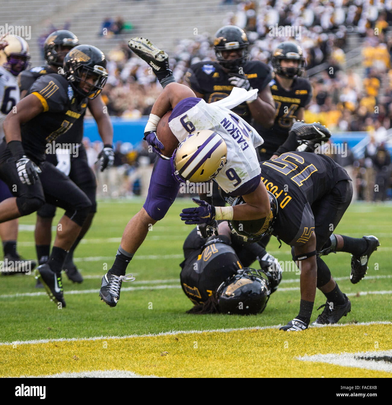 Dallas, Texas, USA. 26th Dec, 2015. Myles Gaskin (9) of the Washington ...