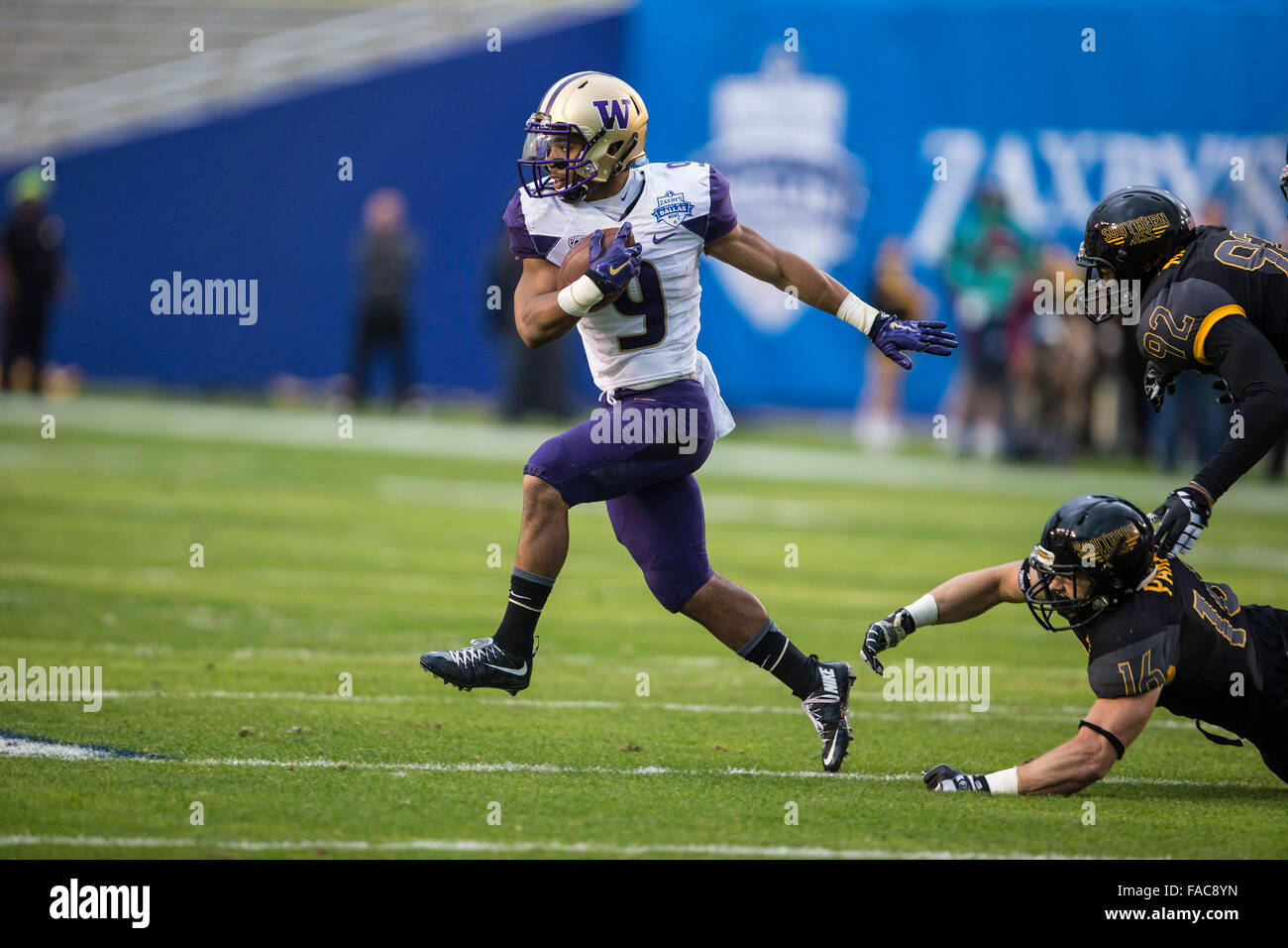 Dallas, Texas, USA. 26th Dec, 2015. Myles Gaskin (9) of the Washington ...