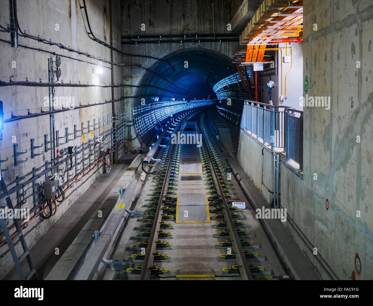 Train goes through downtown hi-res stock photography and images - Alamy