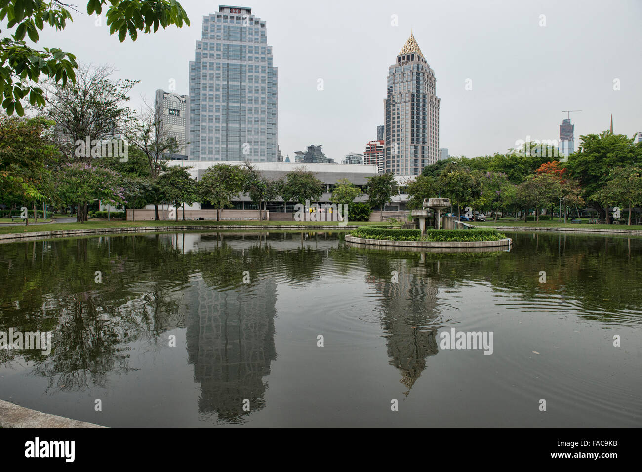 Lumpini park in bangkok thailand hi-res stock photography and images ...