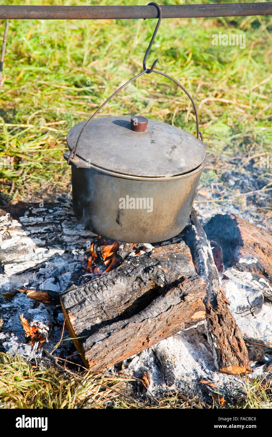 Cooking on an open fire Stock Photo - Alamy