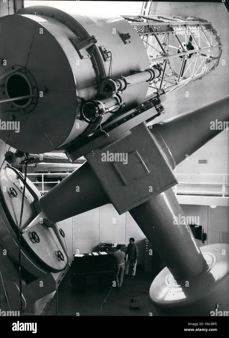 1980 - The 35 ton revolving spectroscope of the Katamiya Observatory ...