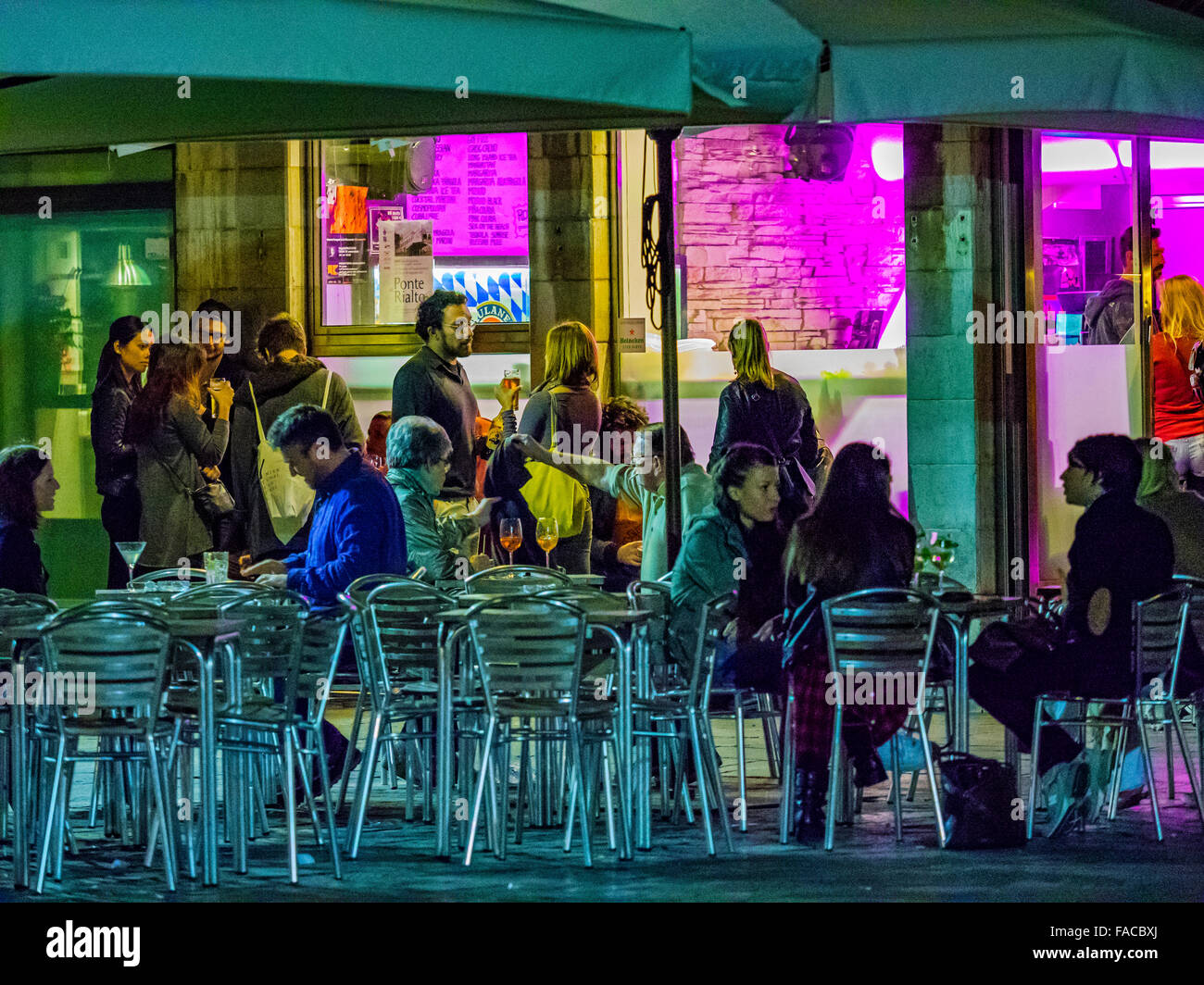 Outdoor restaurant at night in Venice, Italy Stock Photo - Alamy