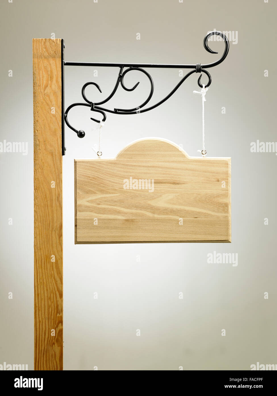 Blank signage hi-res stock photography and images - Alamy