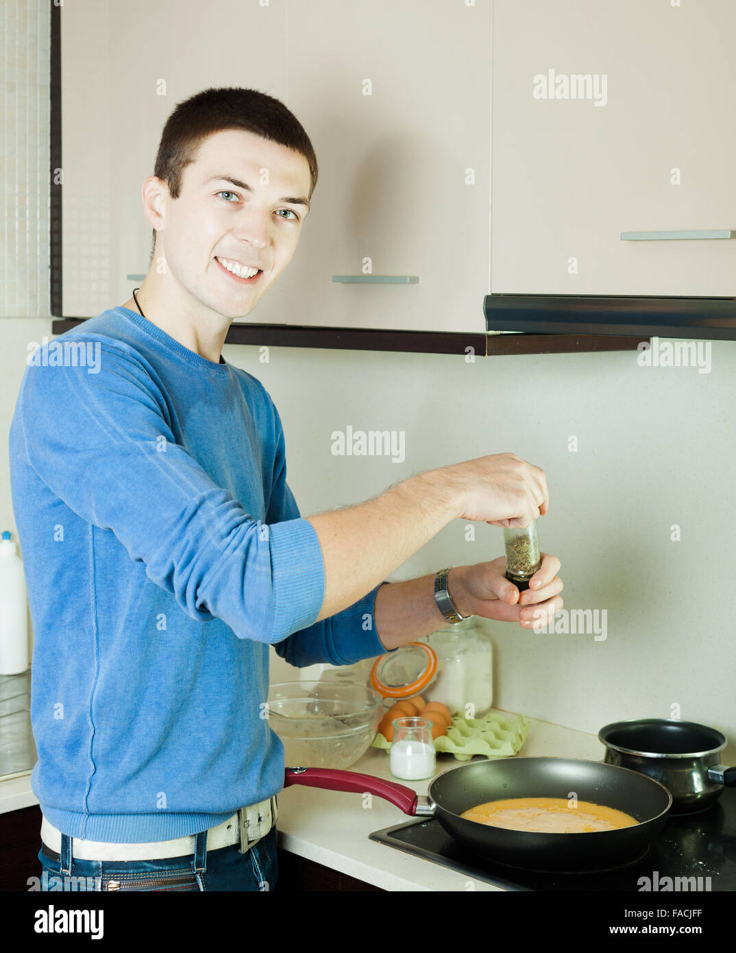man making scrambled eggs in frying pan at home Stock Photo - Alamy