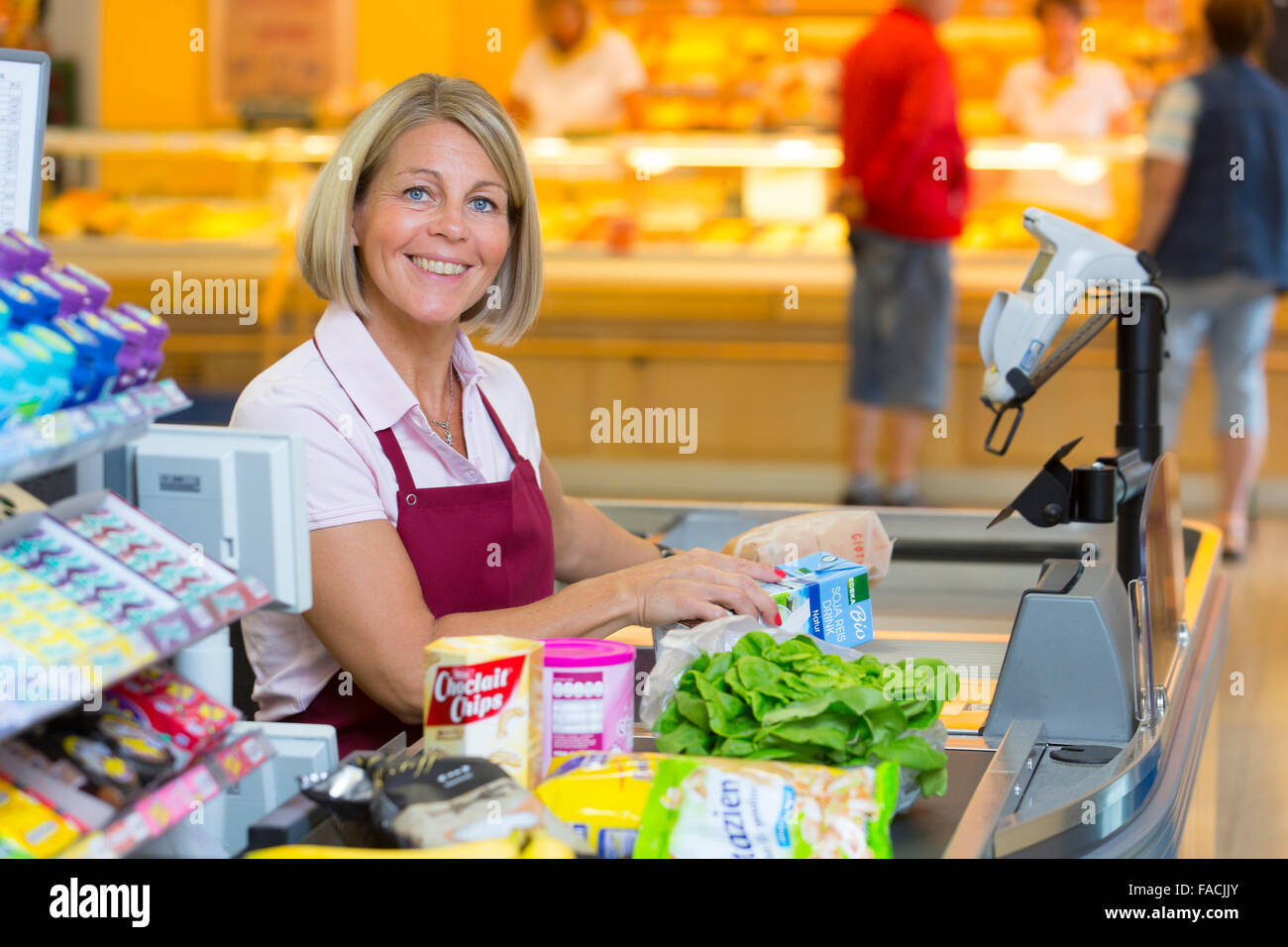 Supermarket Woman Cashier High Resolution Stock Photography and Images ...
