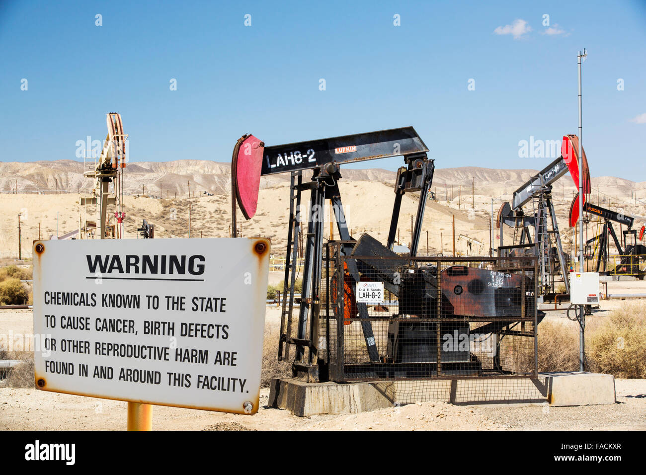 Midway sunset oil field hi-res stock photography and images - Alamy