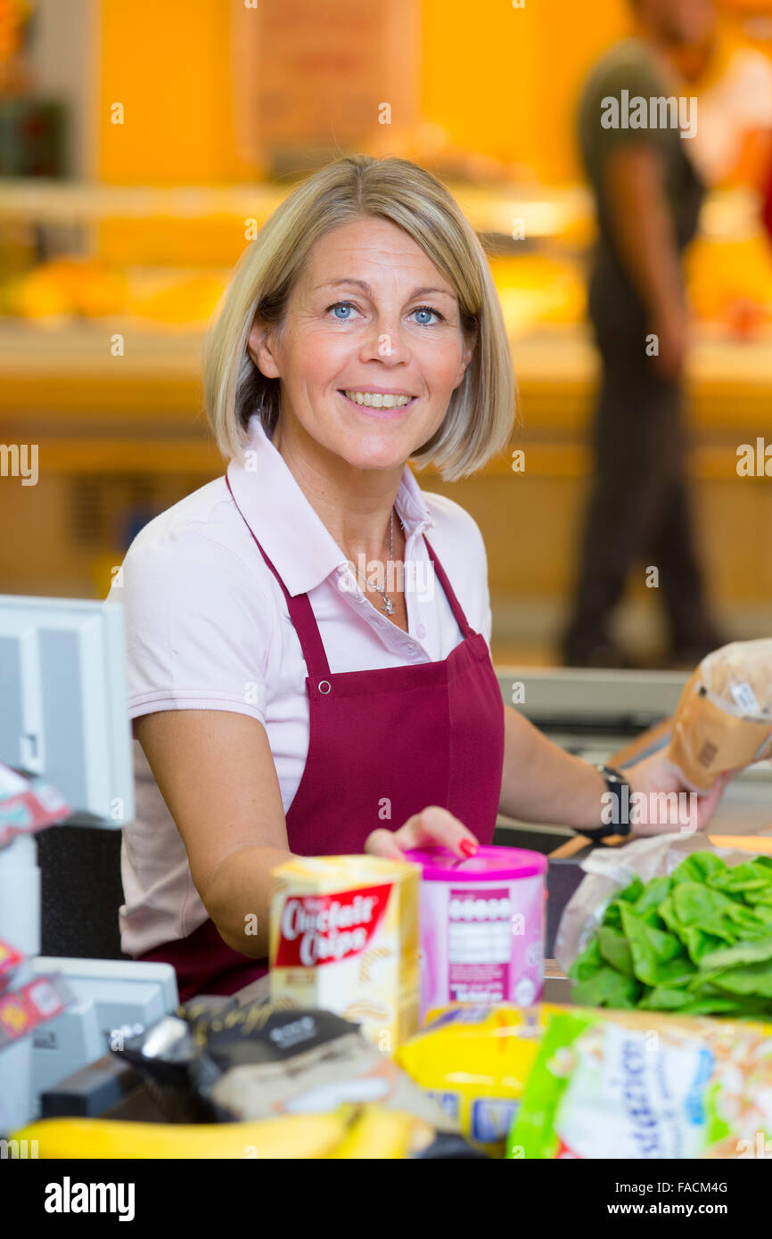 Department store customer service desk hi-res stock photography and ...