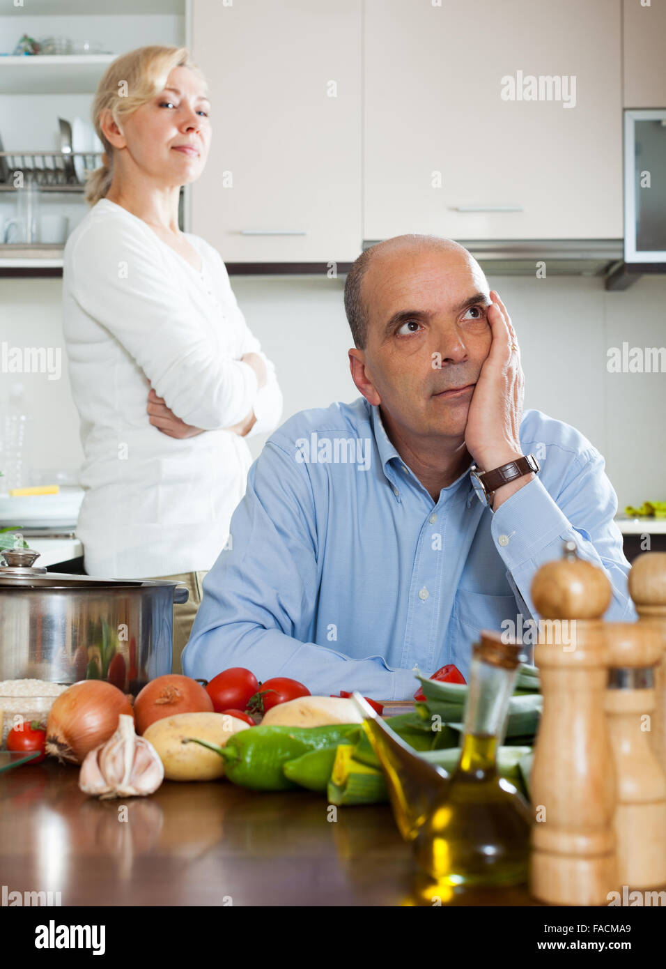Elderly hispanic woman sad hi-res stock photography and images - Alamy