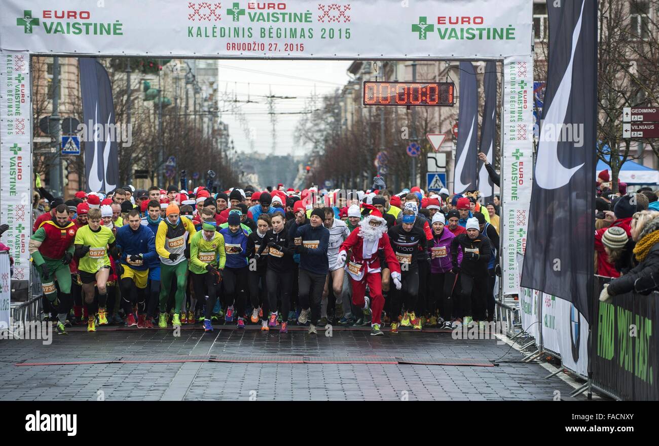 Relay runners start hi-res stock photography and images - Alamy