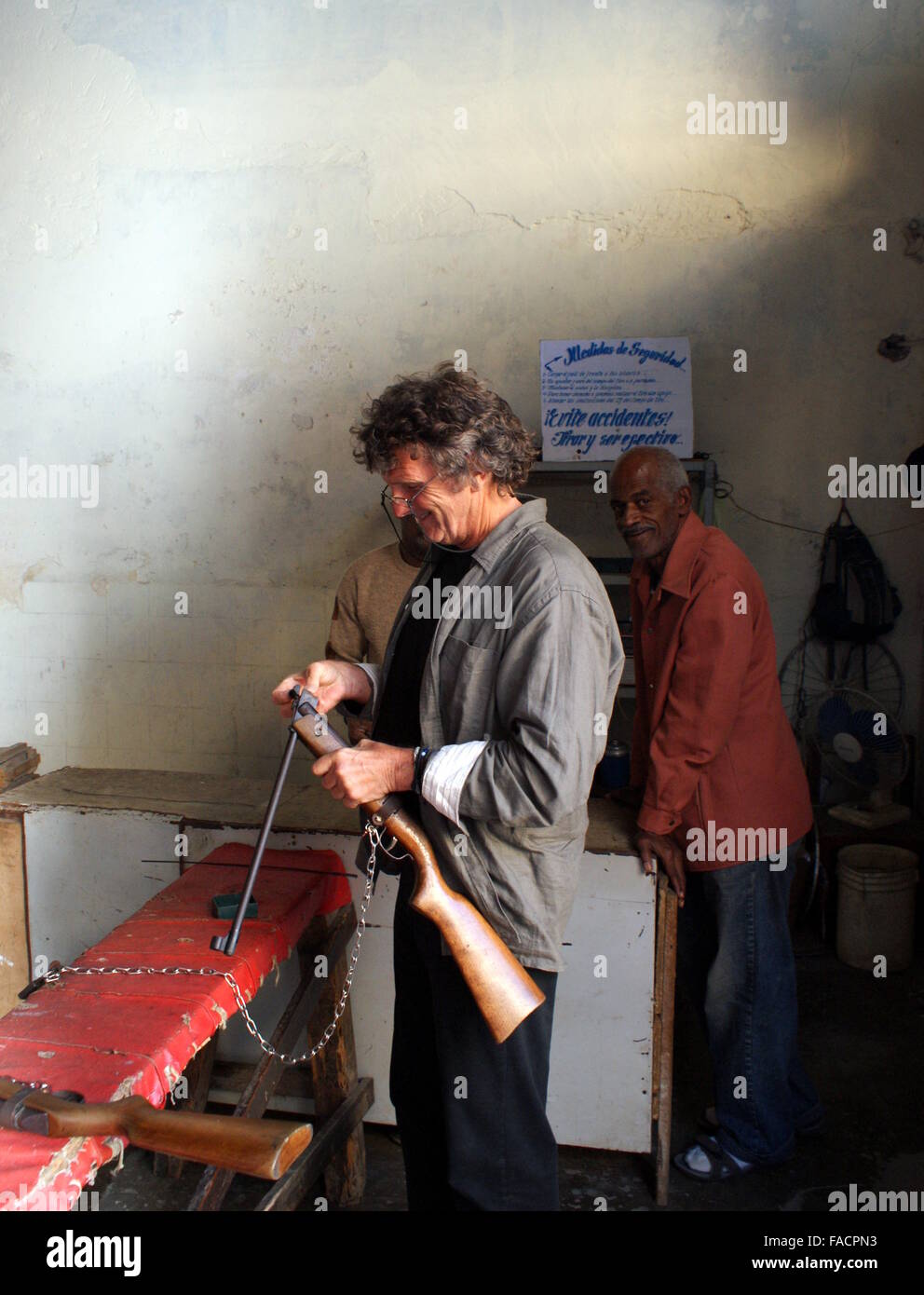 Shooting loading gun hi-res stock photography and images - Alamy