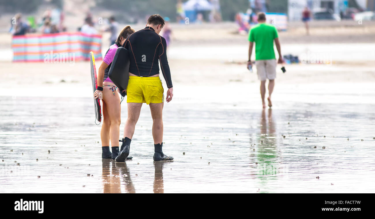 Boy and girl surfers hi-res stock photography and images - Alamy